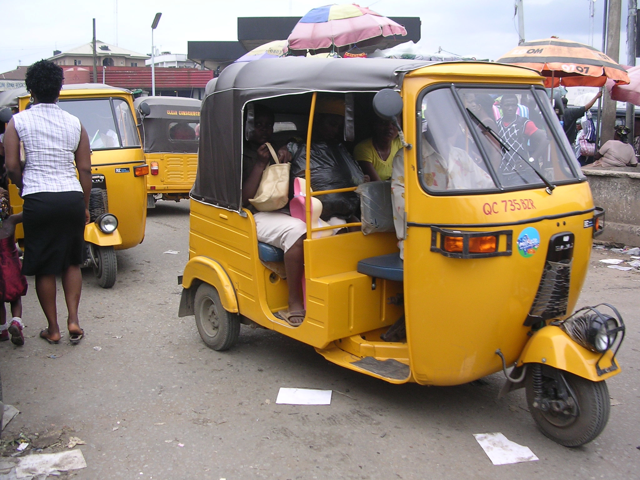 Woman Found Dead Inside Commercial Tricycle In Lagos | Afrika Eyes